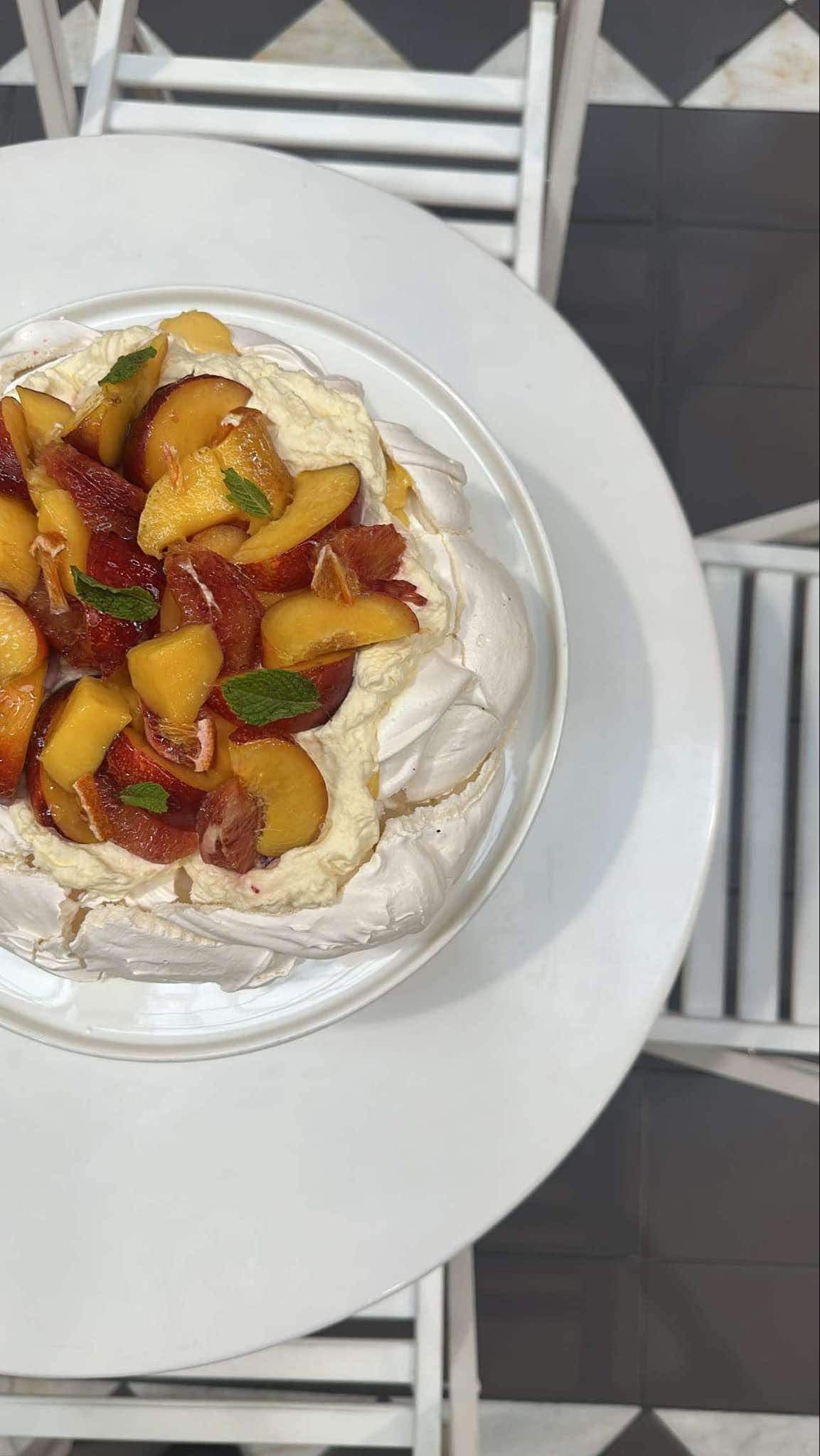 Seasonal fruit Pavlova | CIELO